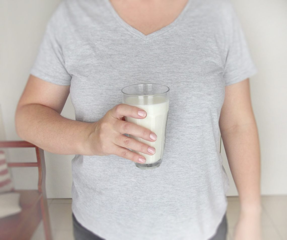 ¿Beber leche tibia realmente puede ayudarte a conciliar el sueño ...