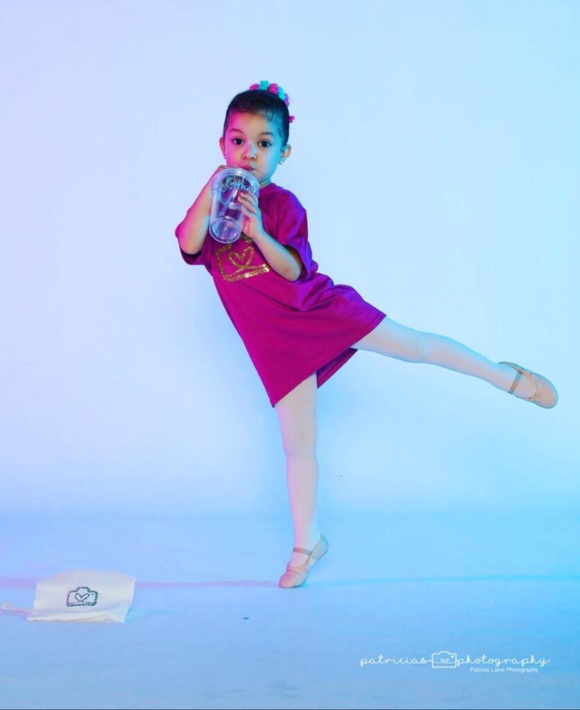 Ella es Salomé, la niña que conquistó las redes bailando las canciones ...