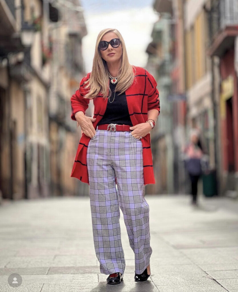 Las mujeres de 50 años pueden vestirse de forma moderna y elegante ...