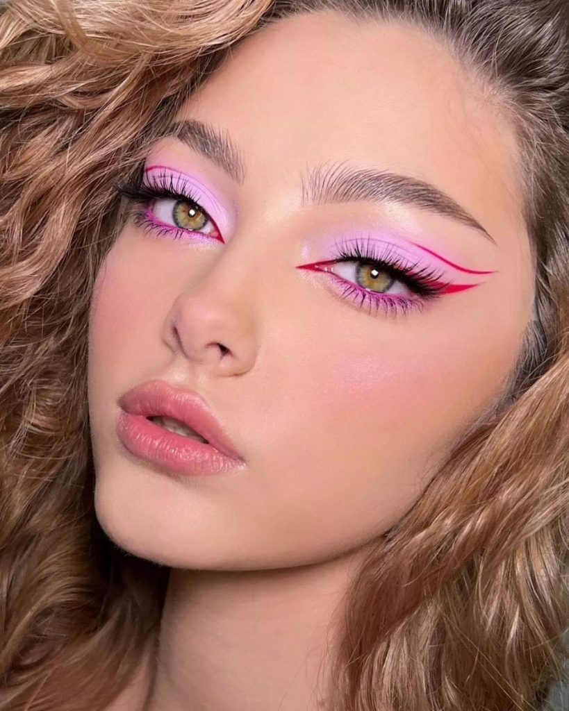 10 impactantes looks de maquillaje de ojos rosas para resaltar tu ...